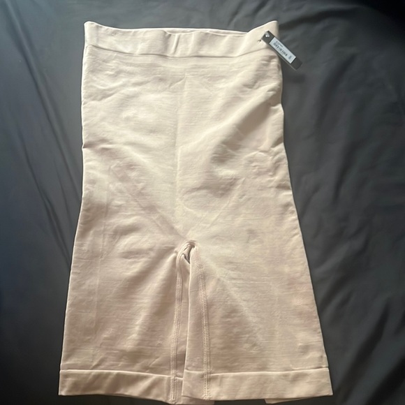 SKIMS | Intimates & Sleepwear | New With Tags Skims Mid Thigh With Open ...